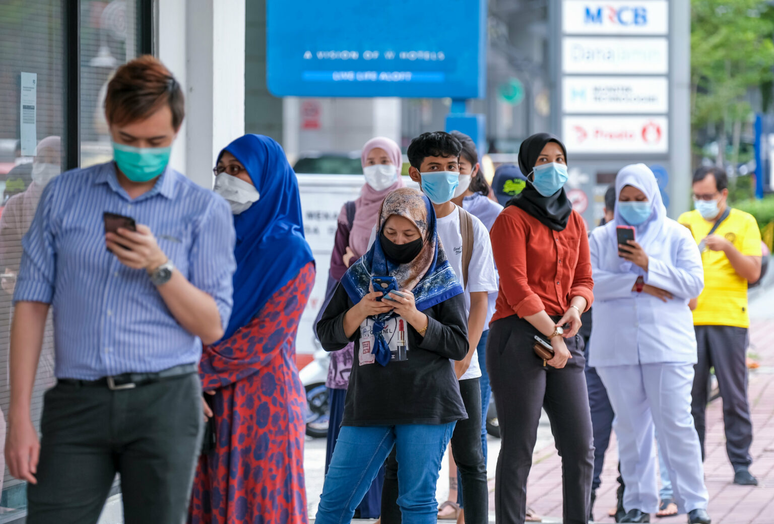 Hiring incentives help retain local workers in Malaysia - HRM Asia