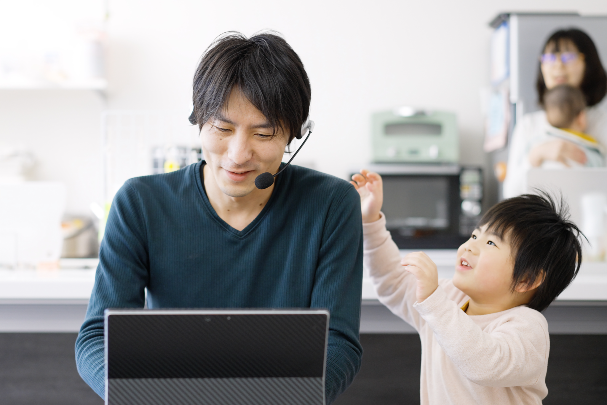 Work from home experiences differ for couples - HRM Asia